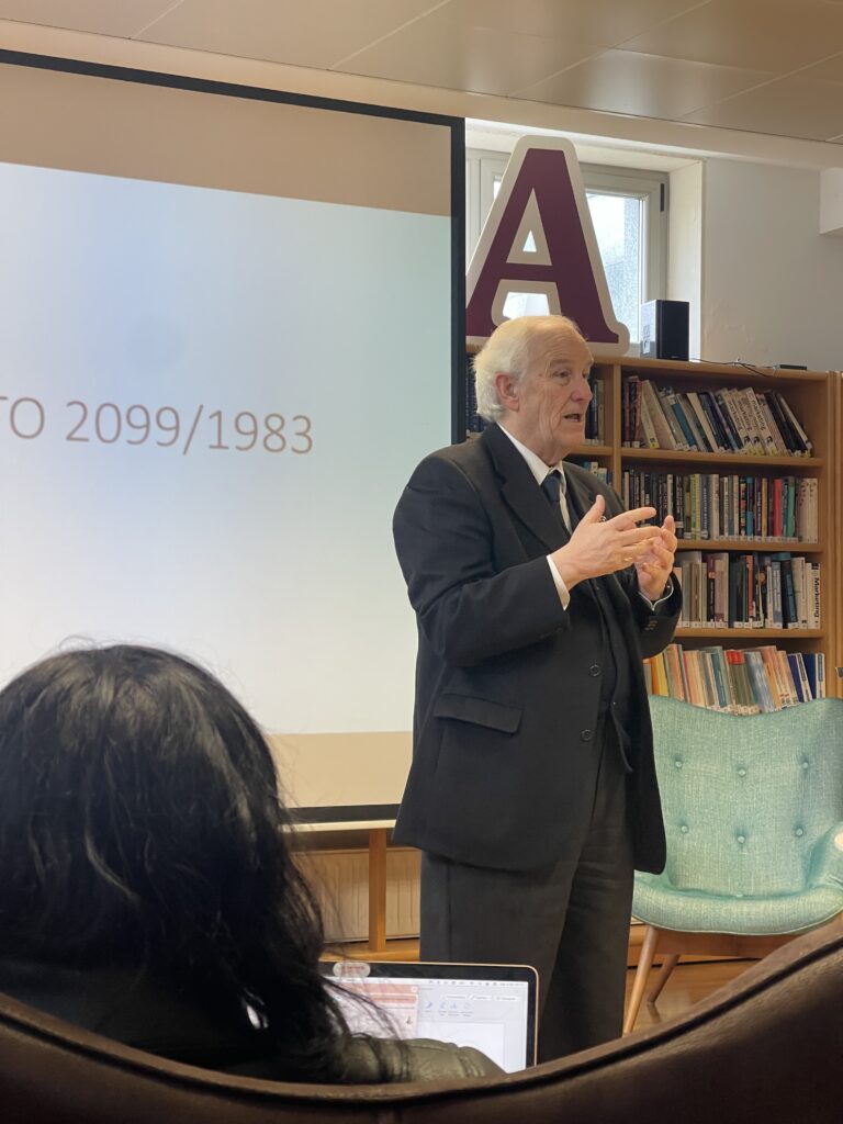 La importancia del protocolo oficial - Grados Oficiales Universitarios ...